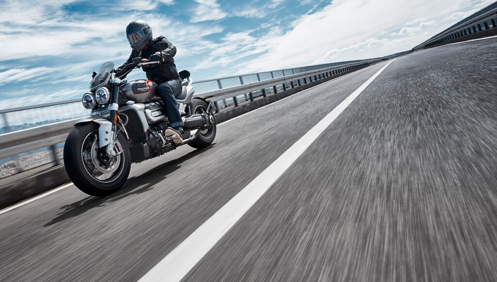 8 Must-Have Accessories for Motorcycle Riders - FotoLog
