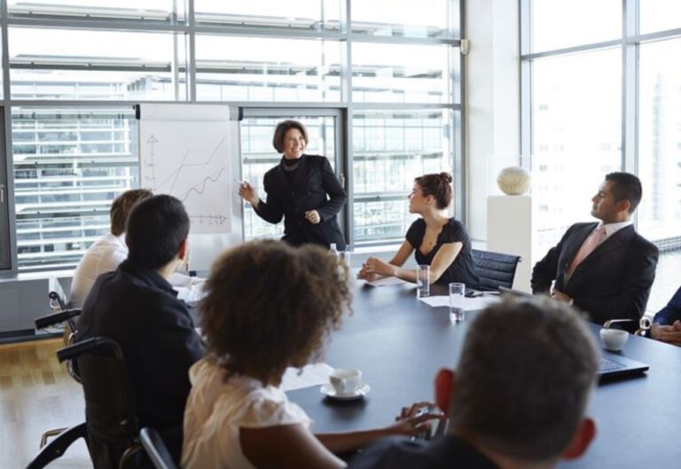 Top 10 Reasons Why Getting a Business Degree Is Worth It - FotoLog