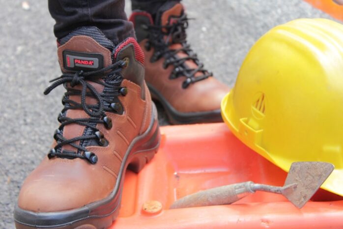 The Importance of Safety Shoes at a Work Site: 3 Tips on How to Choose ...
