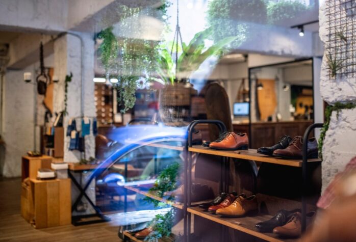 Retail Display Units: Types & Advantages of Using Them - FotoLog