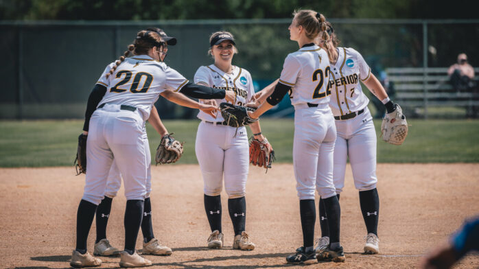 How to Take the Best Softball Team Photo: Tips and Tricks - FotoLog