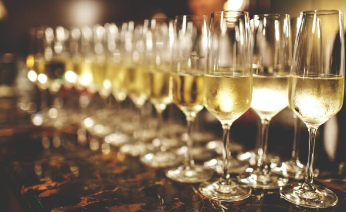A Sparkling Toast: The Art of Serving Sparkling Wine - FotoLog