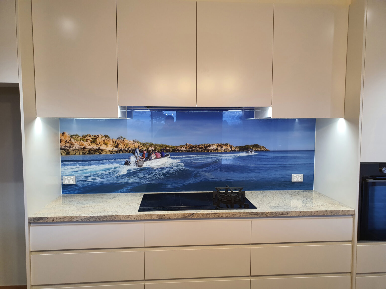 Sleek and Chic ─ Transform Your Space with Glass Splashbacks! - FotoLog